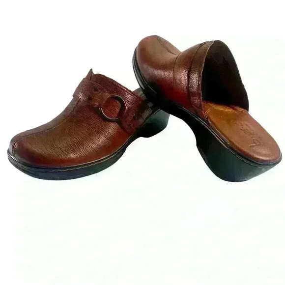 Women’s BOC “Dolly” Clogs. Size 7/38.